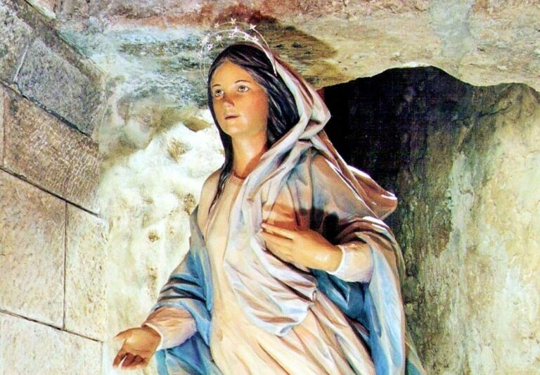 "Ave Clemens" cántico entonado en la Basílica de la Anunciación ...