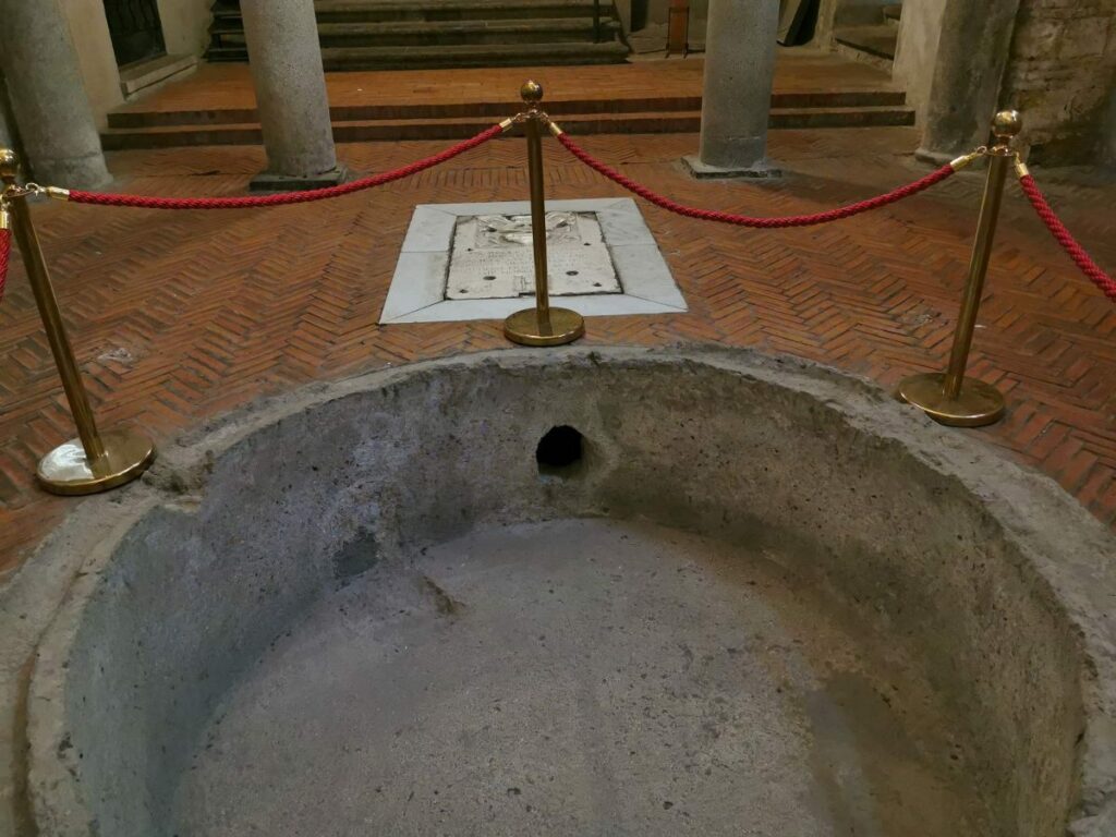 El primer baptisterio de Occidente - Primeros Cristianos